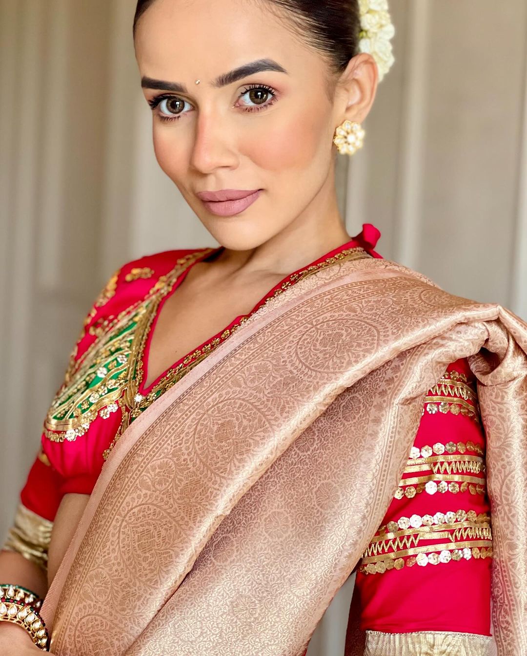 Komal Pandey Exudes Royalty in Saree; See Pics
