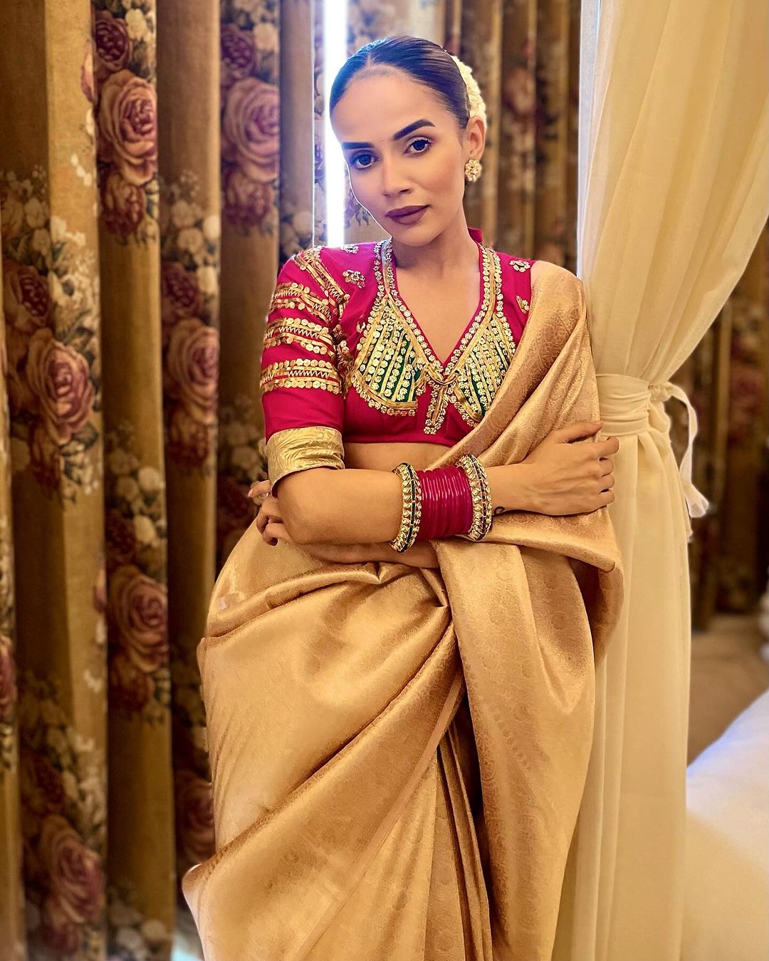 Komal Pandey Exudes Royalty in Saree; See Pics