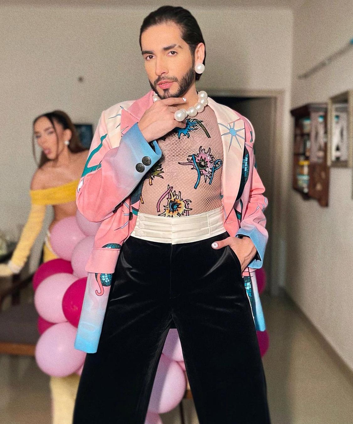 Siddharth Batra's Bold and Glamorous All-Pink Look for Komal Pandey's ...