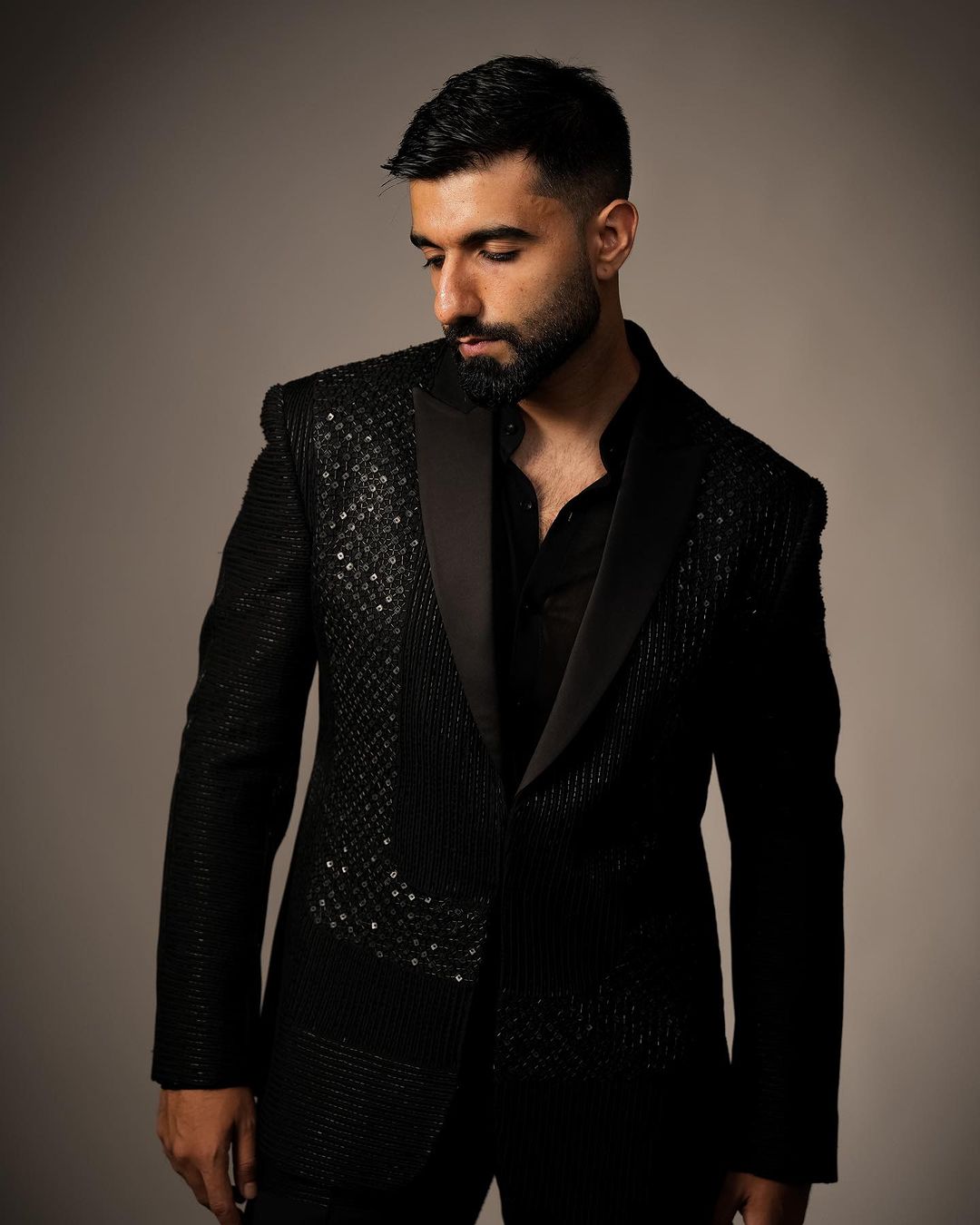 Manav Chhabra: A Suited Stunner at Jio World Plaza Launch