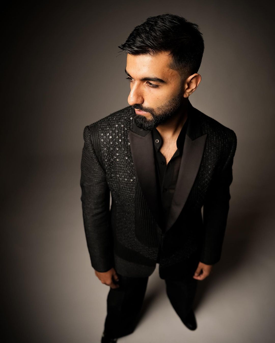 Manav Chhabra: A Suited Stunner at Jio World Plaza Launch